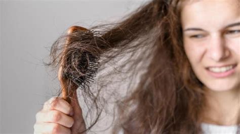 Arti Mimpi Rambut Rontok Yang Perlu Diketahui Nomor Bikin Panik