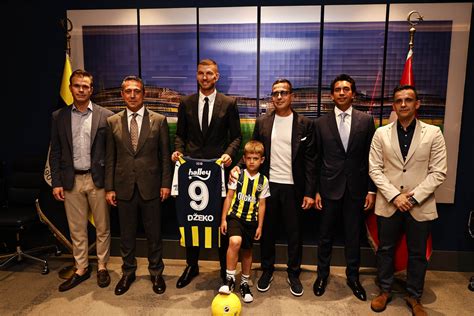 Edin Dzeko Kadıköy e adımını attı