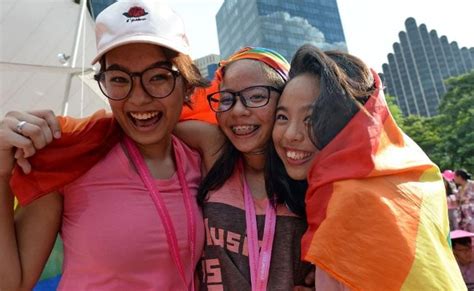 Singapore Gay Pride Rally Draws Thousands Amid New Curbs