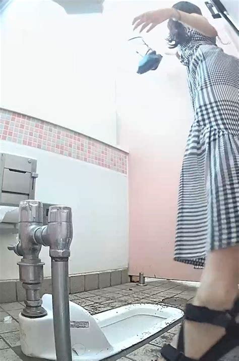 海の和式トイレを撮ってみた14清楚目なワンピ娘から繰り出される丸出し リアル盗撮 PeepMeister
