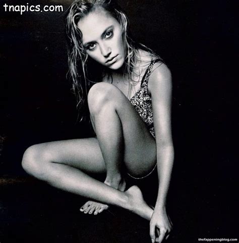 Maika Monroe Nude And Nip Slip Pics Tubezzz Porn Photos
