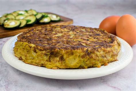 Tortilla de patata con calabacín y cebolla morada Mi Cocina Real