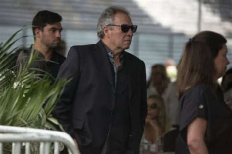 VÍDEO Emocionado Abel Braga se despede de Roberto Dinamite Vá em
