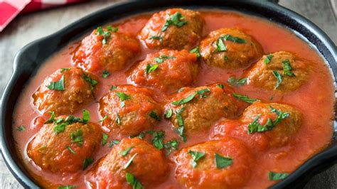 Deliciosas albóndigas en salsa de tomate casera ALCRIQUE