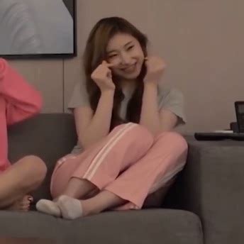 Itzy Lee Chaeryeong And Lq Image 8843436 On Favim