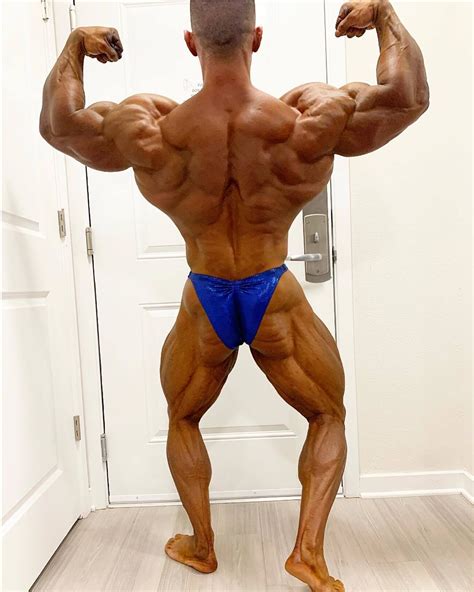 The Physical Evolution Of Bodybuilder Derek Lunsford From Footballer