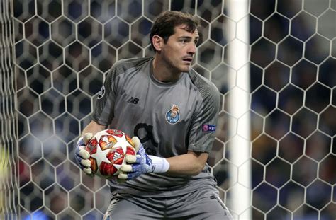 Iker Casillas Spanischer Torwart hatte bei Herzinfarkt Glück im