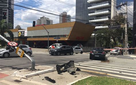 Ladr Es S O Presos Ap S Baterem Carro Roubado Na Avenida Faria Lima Em
