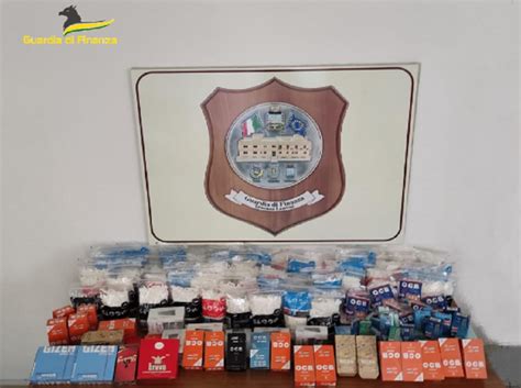 Merce Natalizia E Fuochi D Artificio Illegali Sequestrati 400 Mila