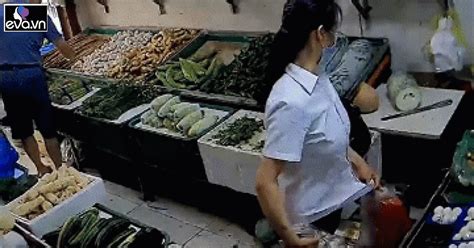Clip Trộm đồ nhét vào trong quần người phụ nữ bị bắt tại trận