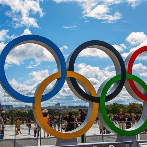 Polémica en París 2024 Una atleta vomitó nueve veces tras nadar en el