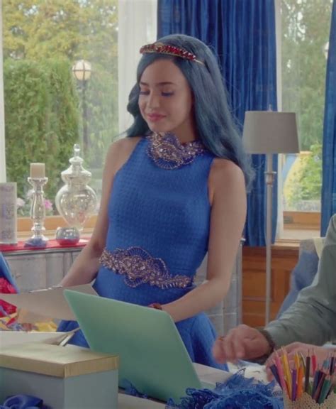 Pin By Abigail ️ ️ On Descendants 3 Sofia Carson Evie Descendants Disney Descendants
