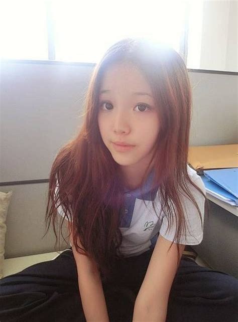 初中女生漂亮自拍 图库 五毛网