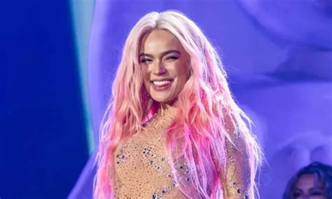 Karol G regañó a mamá de niña en pleno concierto