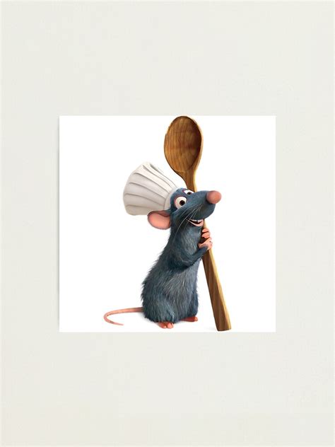 Lámina fotográfica Ratatouille Chef Remy con Cuchara de AidanNemarluk