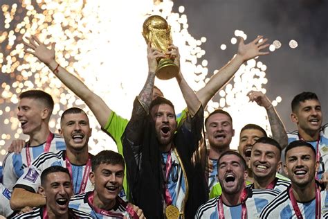 Messi đổi ý sau chức vô địch World Cup 2022 ĐT Argentina thở phào