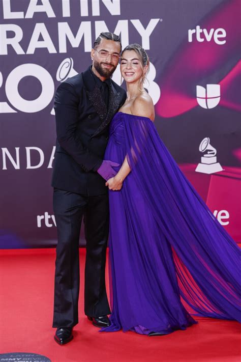 De Rosalía A Shakira Los Mejores Looks De La Alfombra Roja Más Española De Los Latin Grammy En