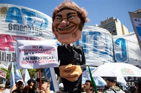 Centre Presse Grève générale en Argentine Milei face à une première