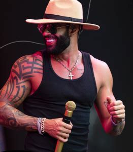 Gusttavo Promove Vol Do Dvd Para So Particular Portal Sucesso