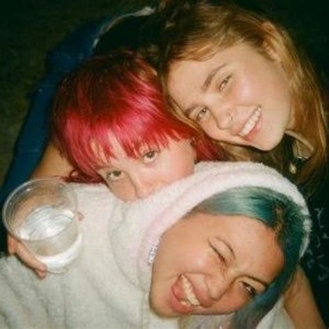 Beabadoobee Ft Clairo Glue Song Ugel Ep Gob Pe