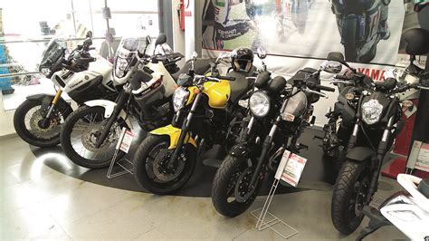 ᐈ Qué se necesita para conducir una moto de 49cc en España