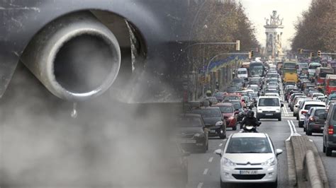 Los coches más contaminantes no podrán circular por Barcelona lo que
