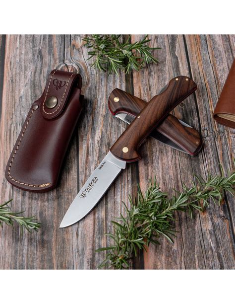 Couteau de chasse Pandora manche noyer satiné avec fourreau