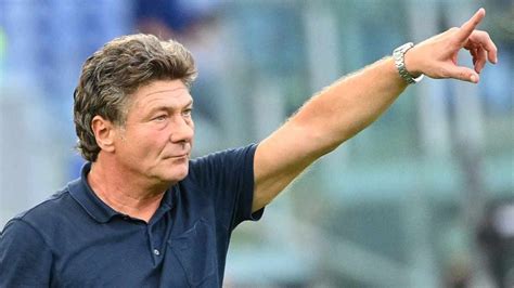 Il Ritorno Di Mazzarri Il Napoli Gli Affida Il Futuro Una Carriera Da