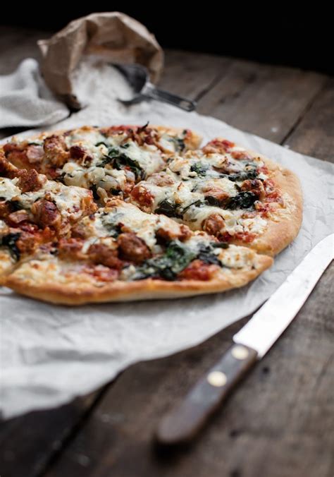 Pizza Aux Saucisses Bacon Ch Vre Sauce Aux Tomates S Ch Es Sans