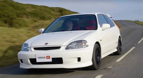 Car Throttle Drives Legendary EK9 Honda Civic Type R VTEC Kicks In