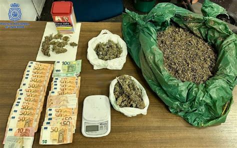 La Policía Nacional detiene a dos hombres que portaban cerca de 1 5