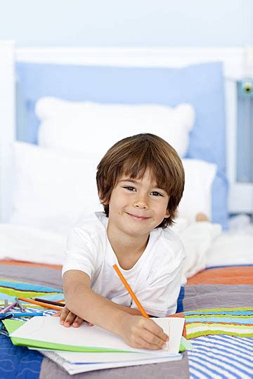 Nền Cậu Bé đang Ngồi Trong Nhà Vệ Sinh đáng Yêu Khỏa Thân Hình Chụp Và