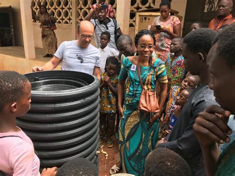 2 des fontaines Safe Water Cube sont arrivées au Bénin Rotary Club de