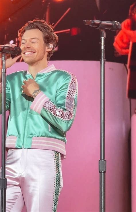 Love On Tour Outfits Harry Styles Love On Tour Harry Edward Styles