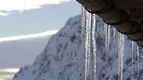 Freddo E Pioggia Nevica A Tratti In Bergamasca
