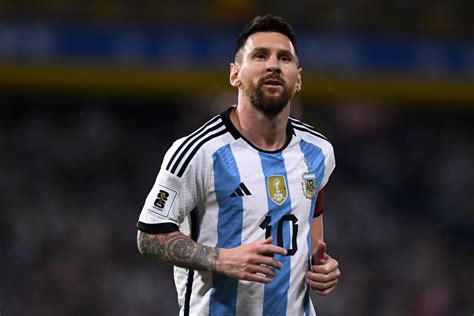 Messi histórico ganó el premio por tercera vez El Eco