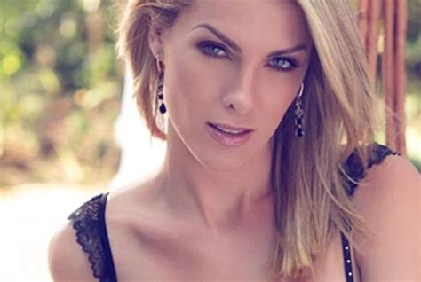 Ana Hickmann causa alvoroço na web ao postar foto de lingerie Quem