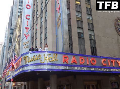 Alicia Keys Stops Traffic By Radio City During RC Rooftop Shoot In NYC