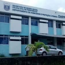Homem entra em casa tenta matar ex companheira e namorado dela e é