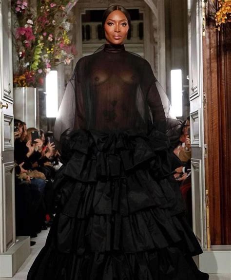 Naomi Campbell Almost Topless 5 Photos The Fappening