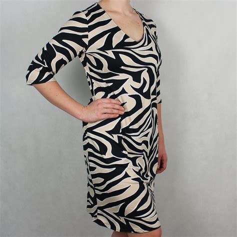 Sukienka Bawe Niana W Serek Be Owo Czarna Zebra