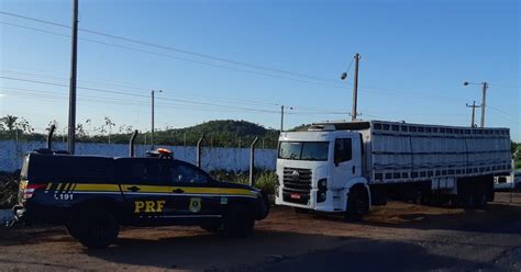 Caminhão roubado em São Paulo é recuperado pela PRF na BR 010 em