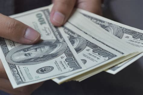 Analistas reducen expectativa de dólar a S 3 75 para el 2024 en el