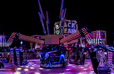 Les manèges à sensations fortes La fête foraine de Noël en intérieur