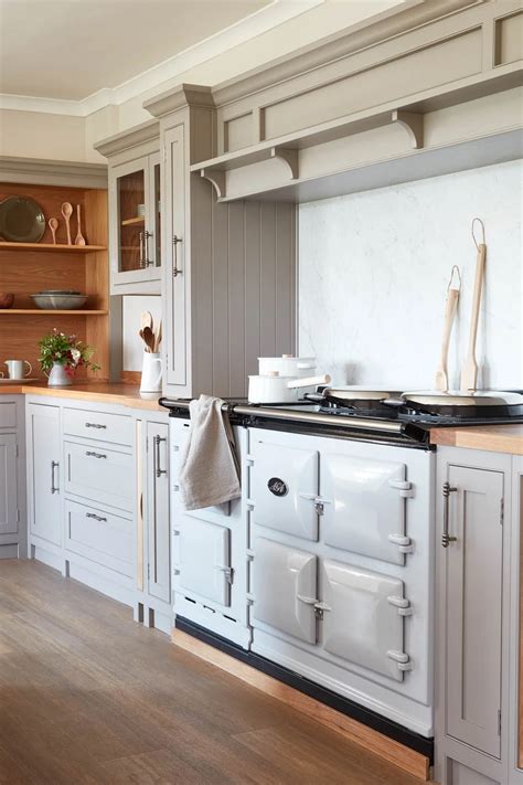 The Raynham Classic Shaker Kitchen With A Farmhouse Touch