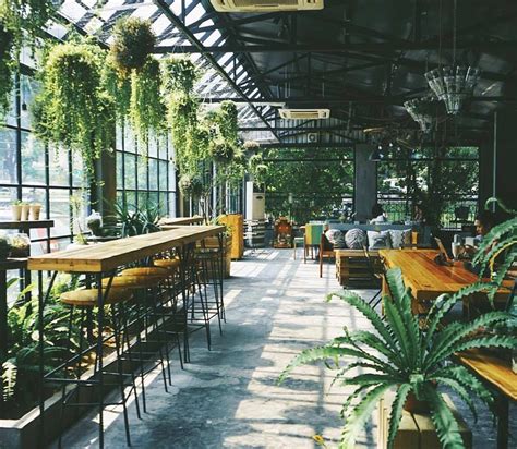 Thay những hình vẽ hay bức tranh bằng những mảng xanh không gian quán