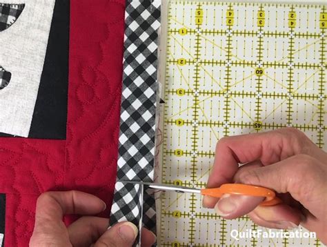 Quiltfabrication Patterns And Tutorials How To Join Quilt Binding Ends
