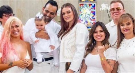 Karol G Ilumina El Bautizo De Su Sobrina Con Hermoso Vestido Y Se