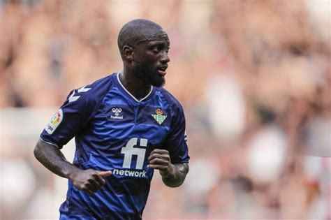Real Betis Youssouf Sabaly fait son retour à l entraînement et est