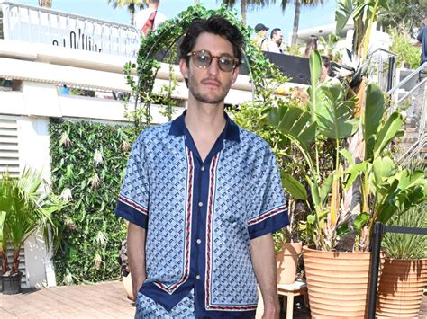 J essaie d être très attentif Pierre Niney sort du silence et